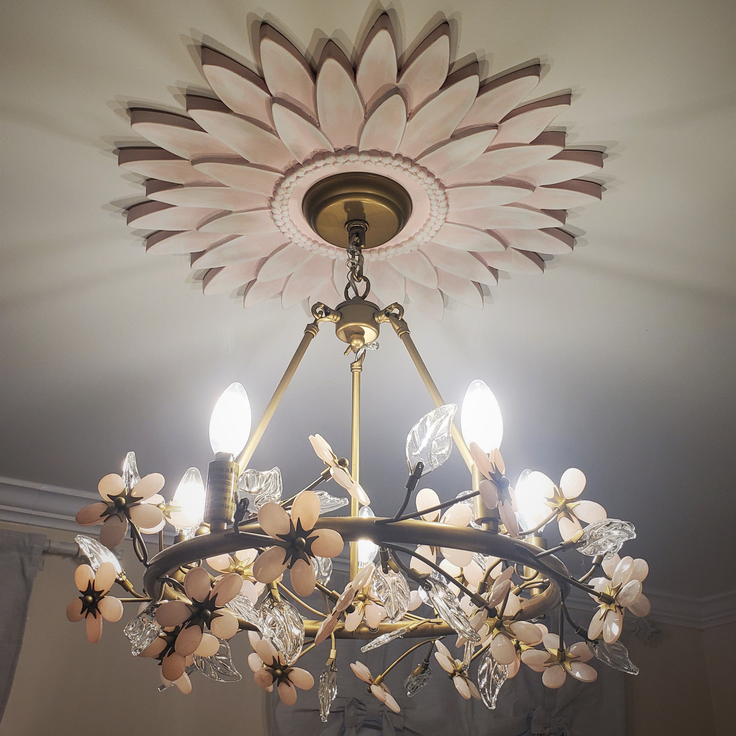 flower ceiling medallion pale pink with pbk light - Marie Ricci